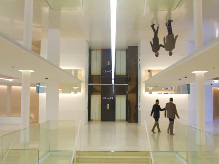 Discover the stretched ceiling with mirror effect - Abrium